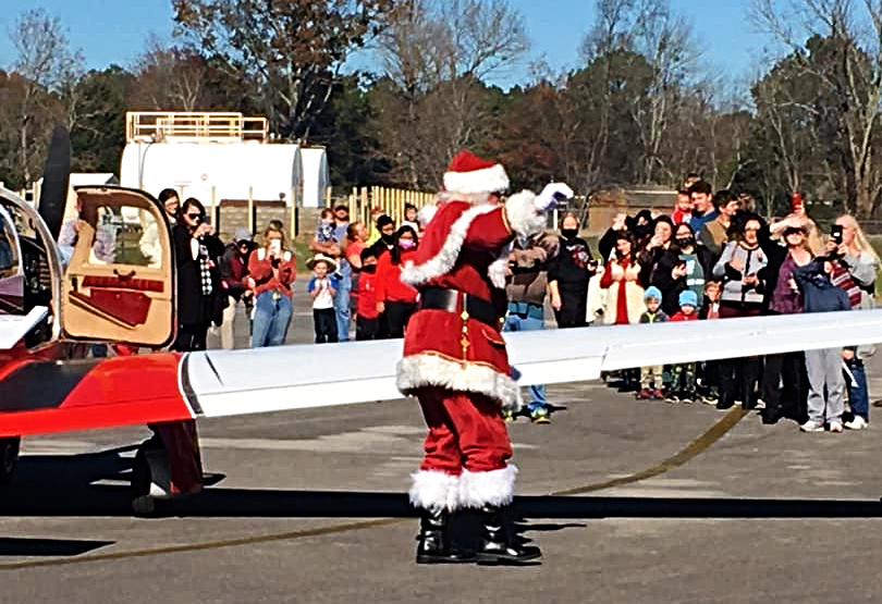 Most Unique Christmas Events In Alabama: Santa Fly-In