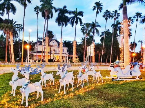 Take The Holiday Home Tour In Fort Myers, Florida This Christmas