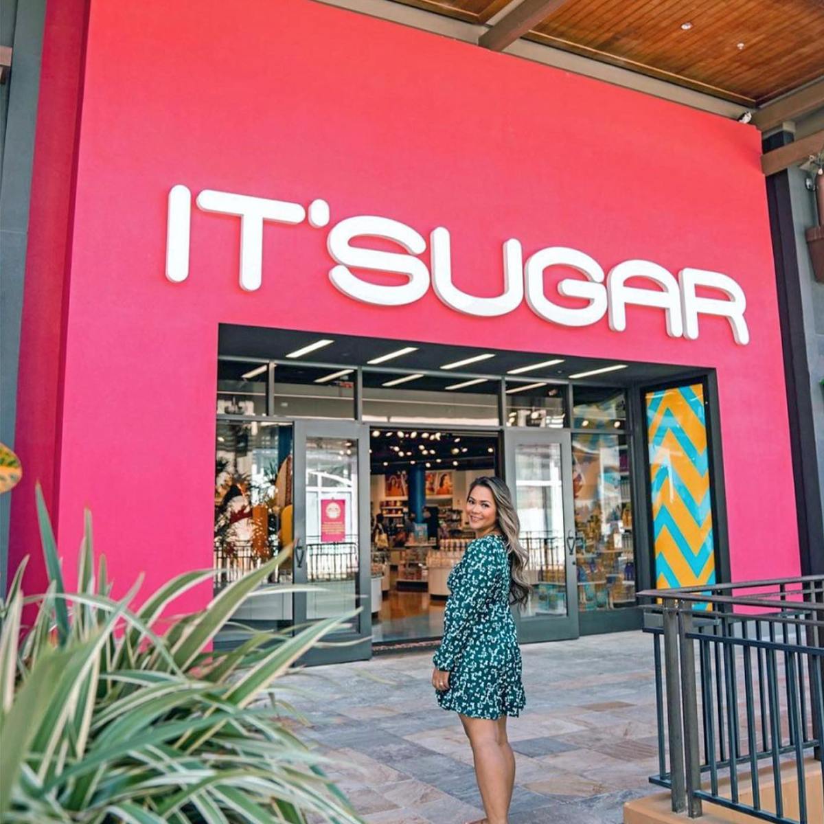 The Massive Candy Store In Hawaii That Takes All Day To Explore