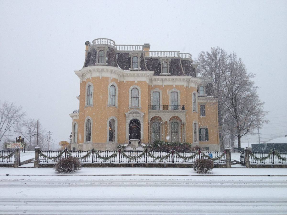 The Stunning Christmas Mansion In Indiana You Can Visit
