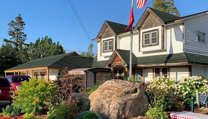 This Iconic Hotel In Michigan Is One Of The Coolest Places You’ll Ever ...