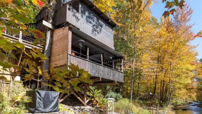 Escape To This Enchanting Treehouse In Pennsylvania
