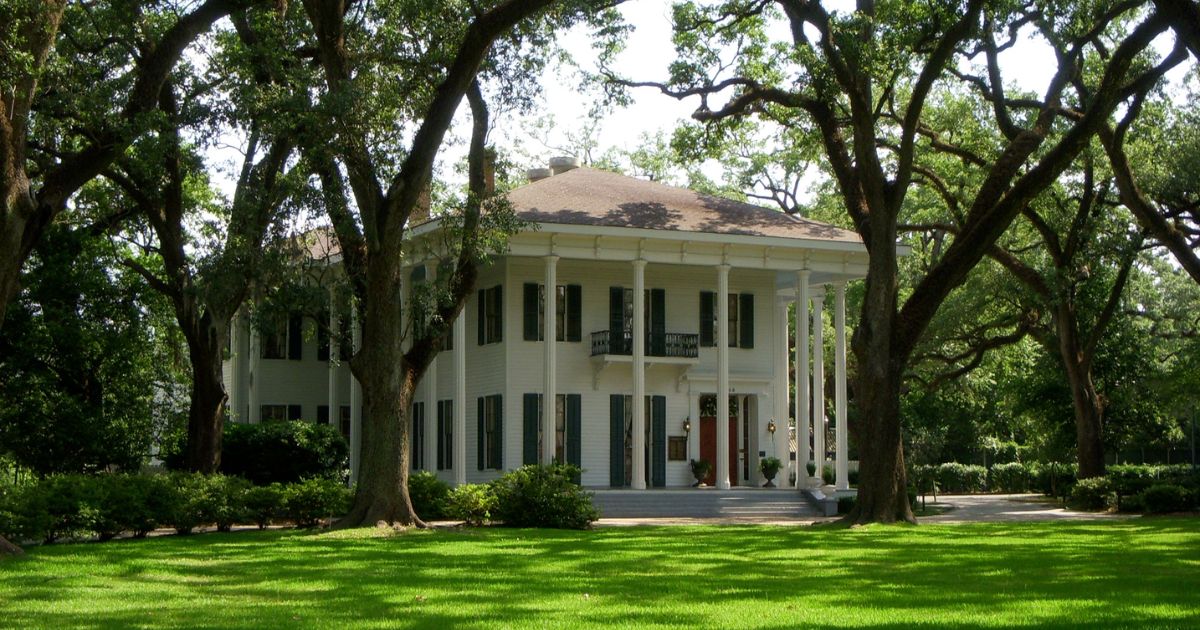 Most Beautiful Historic Home In Alabama: Bragg-Mitchell Mansion