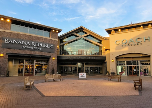 The Outlet Mall In Utah That Takes Nearly All Day To Explore