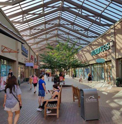 The Outlet Mall In Utah That Takes Nearly All Day To Explore