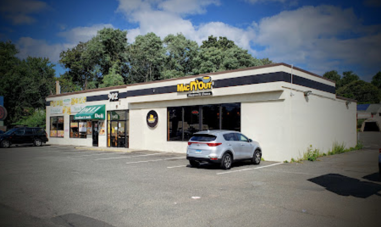 The Most Magnificent Macaroni And Cheese Is Hiding In Milford, Connecticut