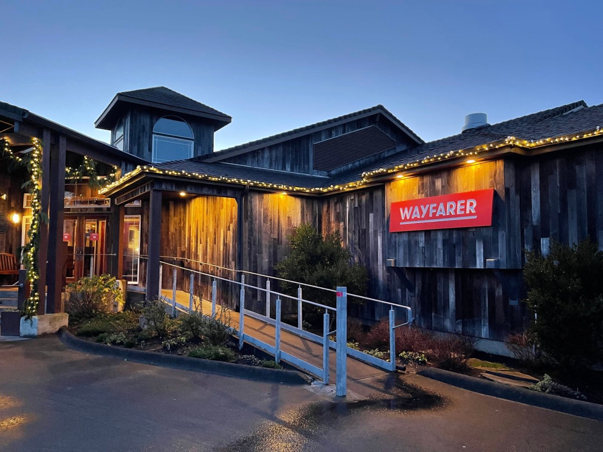 A Gorgeous Coastal Restaurant In Oregon With Unforgettable Food