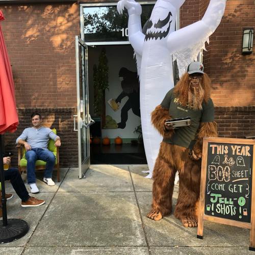 Take The Whole Family To This Bigfoot-Themed Restaurant