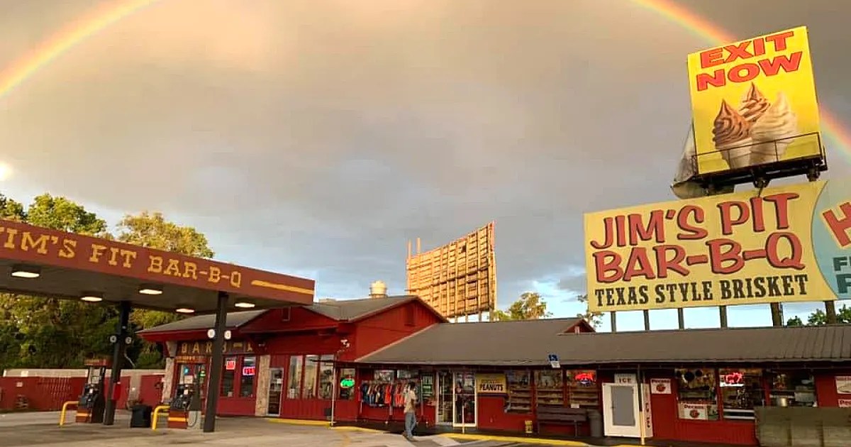 The Best BBQ In Florida Is At This Gas Station