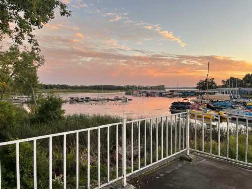 The Fish Market Madison WI: The Mariner's Inn