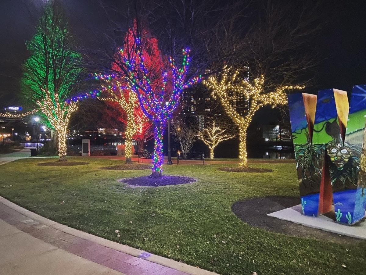 Walk-Thru Holiday Lights In Delaware At The Wilmington Riverwalk