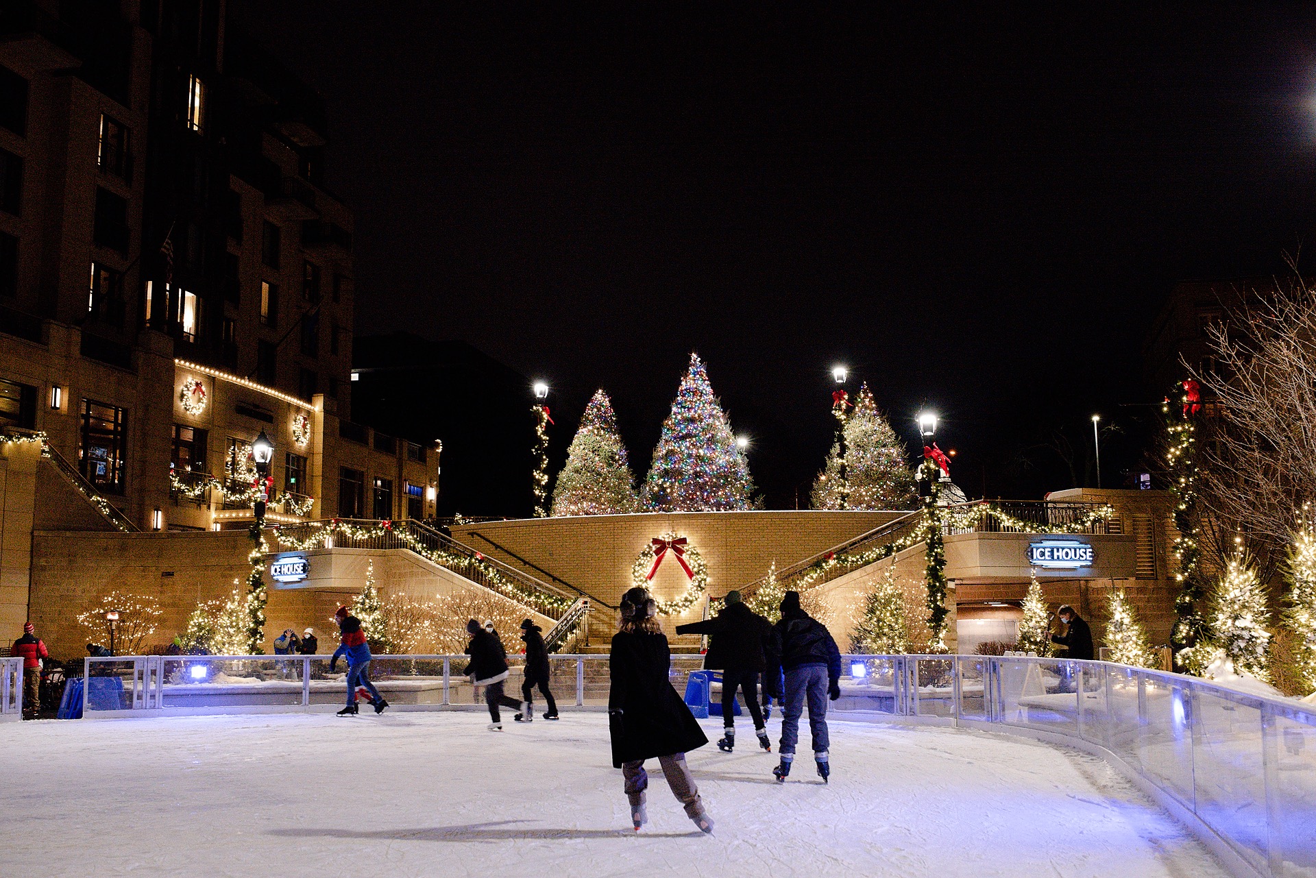 The Rooftop Holiday Ice Skating Rink In Wisconsin Is Positively Enchanting