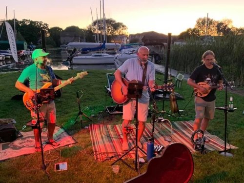 The Fish Market Madison WI: The Mariner's Inn