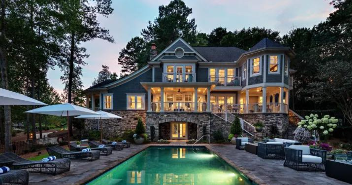 One Of The Best Hotels In Georgia Is Incredibly Luxurious