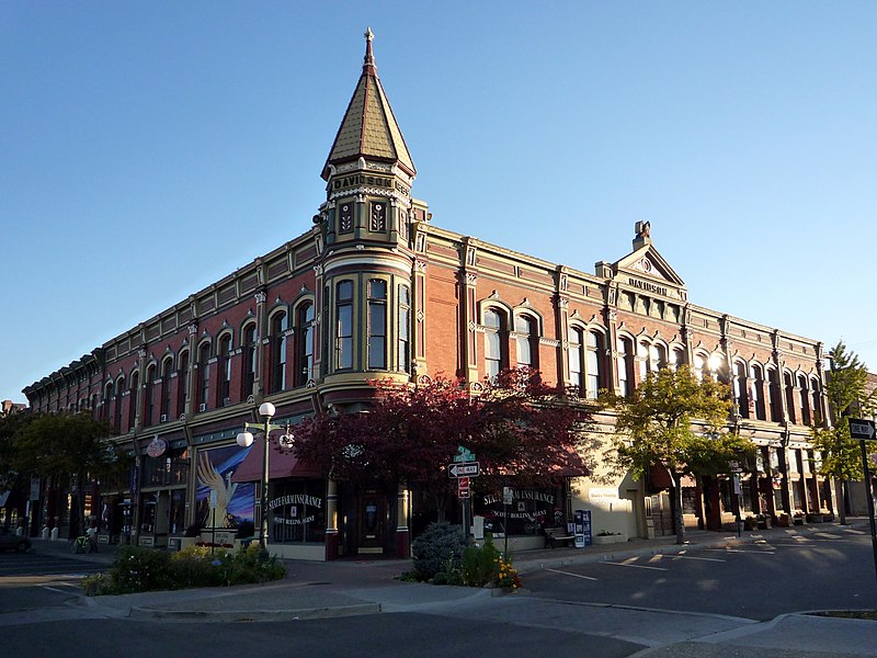 Enjoy 7 Charming Small Towns In Washington