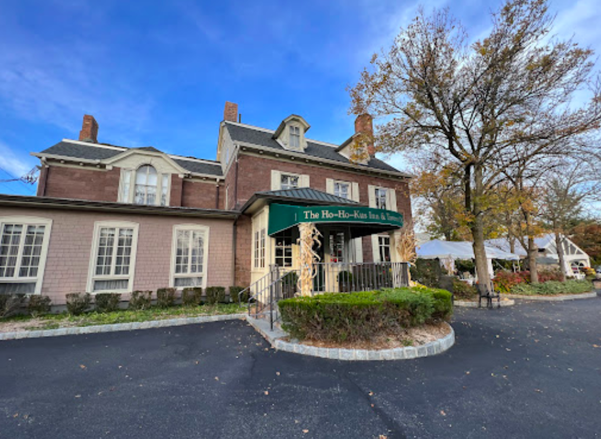 Ho-Ho-Kus Inn Is One Of The Oldest Historic Restaurants In NJ