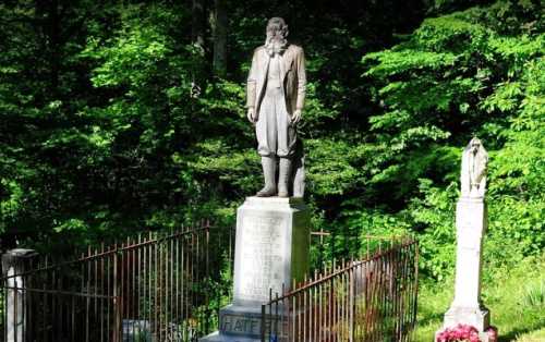 The Devil Anse Hatfield Grave Statue In West Virginia Is From Italy