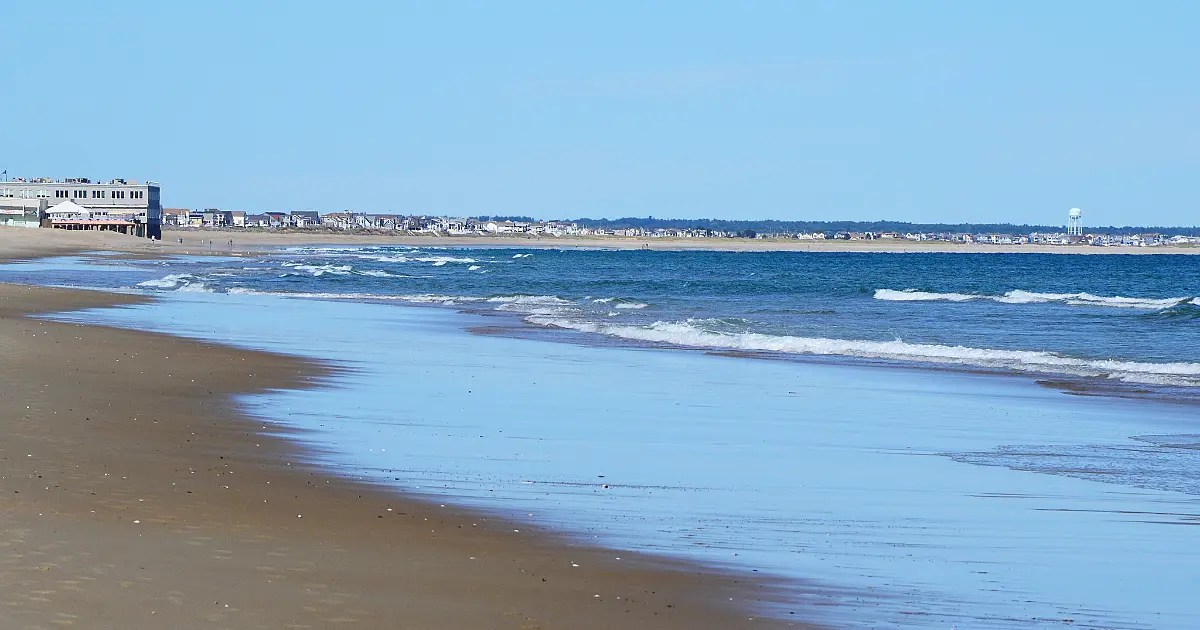 Take A Weekend Getaway To Salisbury Beach In Massachusetts