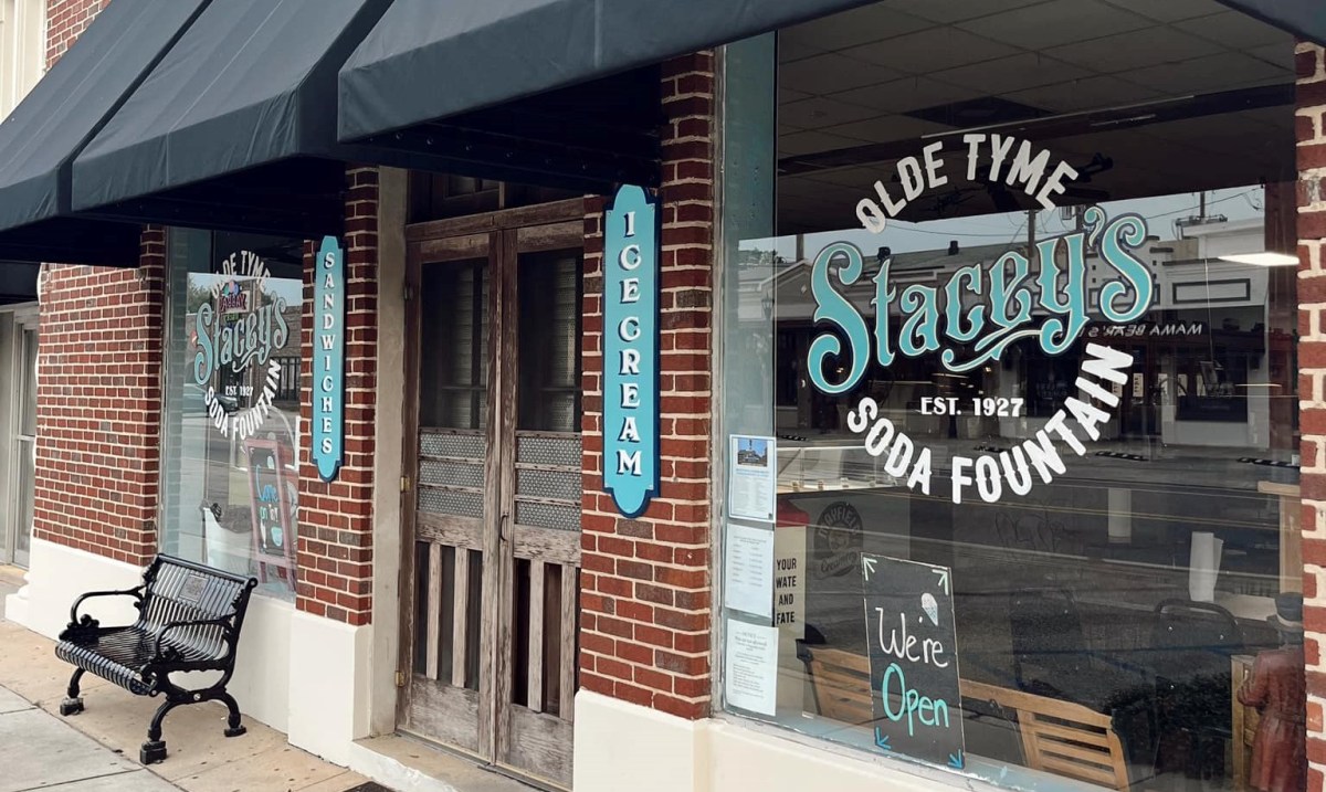 Stacey’s Olde Tyme Soda Fountain In Alabama Is 50s Themed