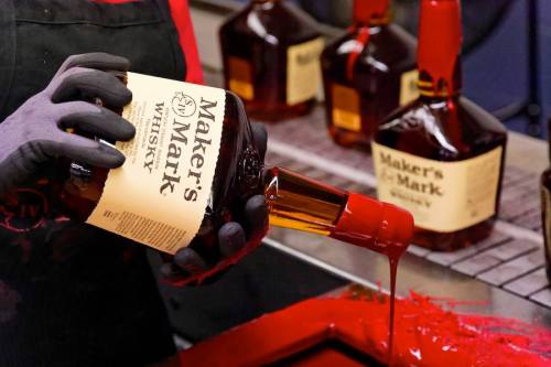 Dip Your Own Bottle Of Bourbon At This Iconic Kentucky Distillery