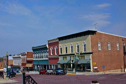 Visit These 12 Incredible Charming Small Towns In Illinois, One For ...