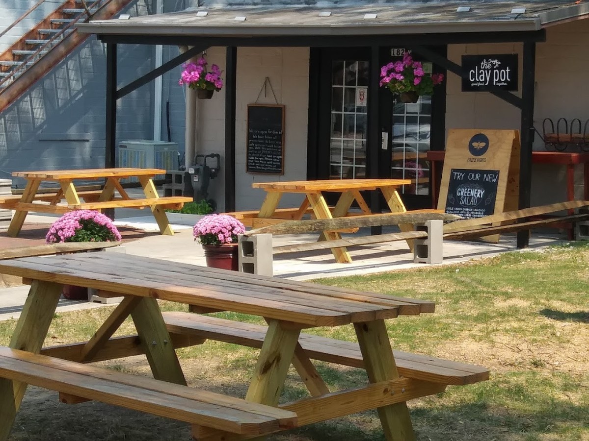 You'll Swear You're Dining In A European Bistro At This Ohio Cafe