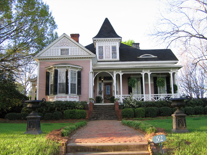 This Historic City In Georgia Has Dozens Of Charming Buildings