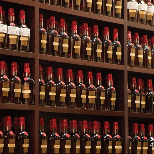 Dip Your Own Bottle Of Bourbon At This Iconic Kentucky Distillery