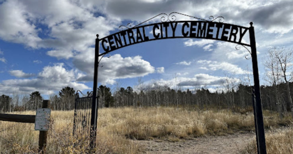 The Story Behind This Ghost Town Cemetery In Colorado Will Chill You To ...