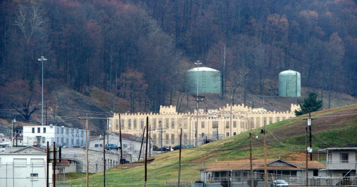 A Terrifying Tour Of This Haunted Prison In Tennessee Is Not For The ...