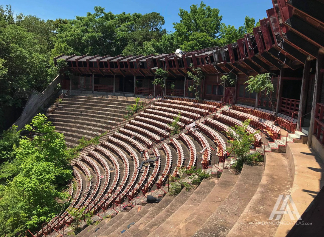 A Beautiful Abandoned Oklahoma Amphitheater Is In Disrepair