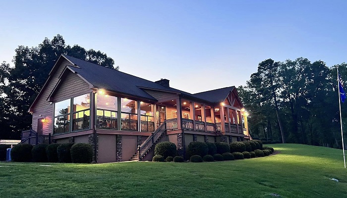 Remote Cabin Restaurant In South Carolina With Delicious Food