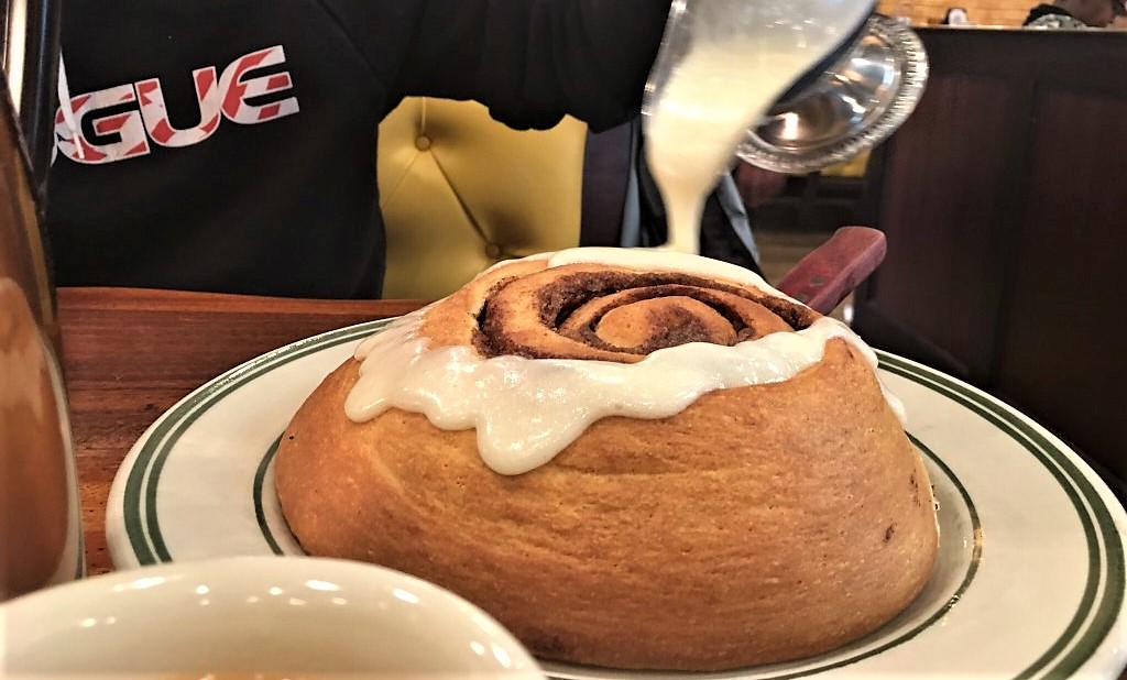 Ted's Bulletin Serves Up Giant Cinnamon Rolls In Maryland
