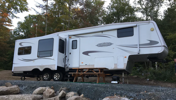 This New Hampshire RV Is A Hotel Room On Wheels And You Have To Check ...