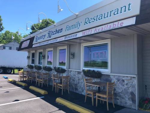 Enjoy A Hearty Meal At This Country Restaurant In Pennsylvania