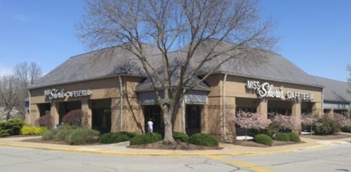 Enjoy Home-Cooking At A Cafeteria-Style Restaurant In Missouri