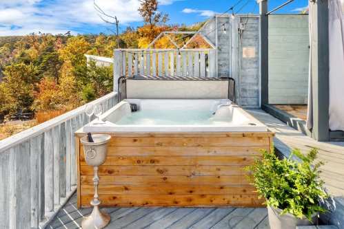 A Unique Stay At Bolt Farms Treehouse In Whitwell Tennessee