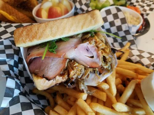 The Grub Hut Has The Best Burgers In Washington