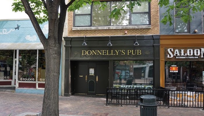 This Historic Pub In Iowa Was Once A Celebrity Haunt