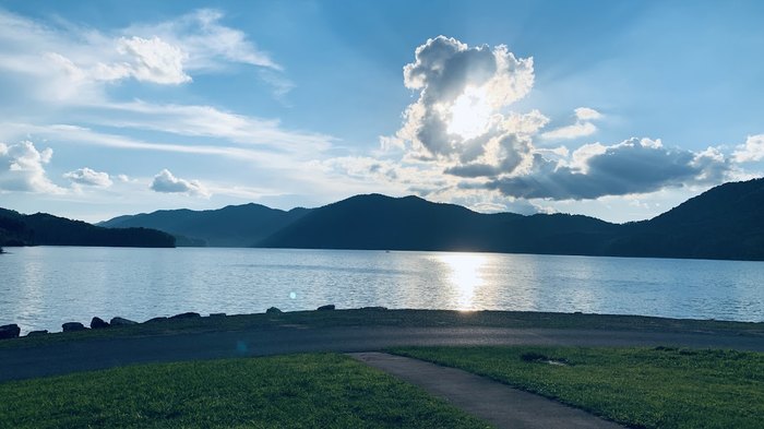 Check Out The 6 Best Waterfront Hikes In Tennessee