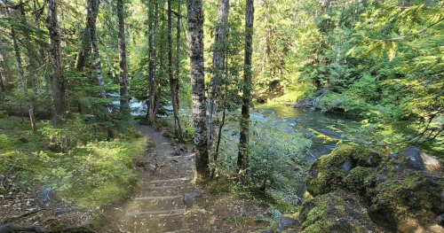 Waterfalls In Oregon: Take This 2.9-Mile Trail To Two Waterfalls