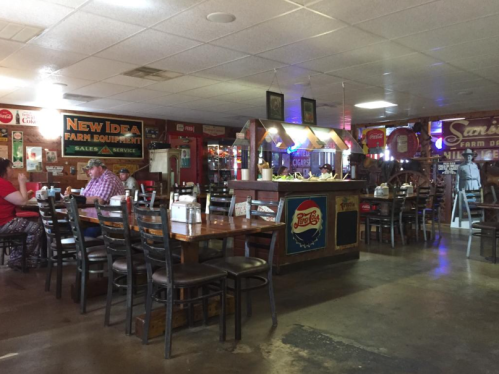 Best Homestyle Restaurants In Texas: The Feed Barn