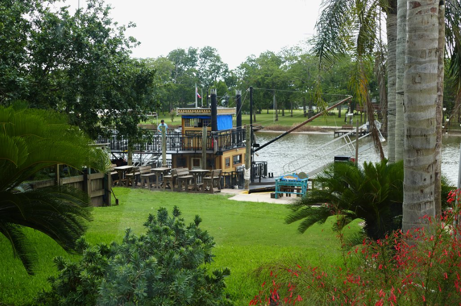 Best Waterfront Restaurants In Texas: Dido's In Brazoria