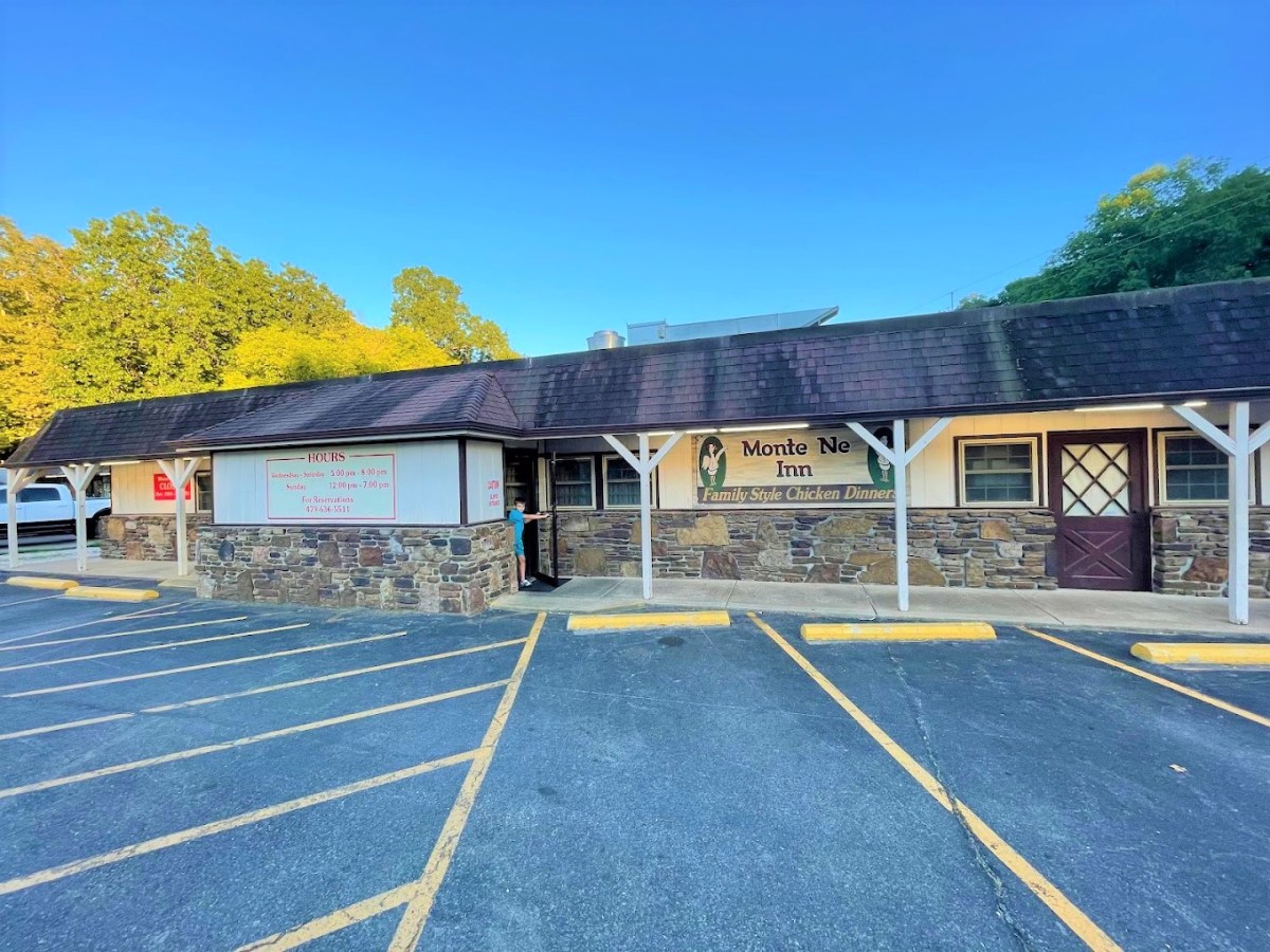 Monte Ne Inn Offers All-You-Can-Eat Fried Chicken In Arkansas