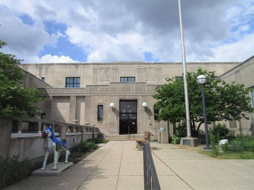 These Historic Landmarks In DeKalb, Illinois Are Photo-Worthy