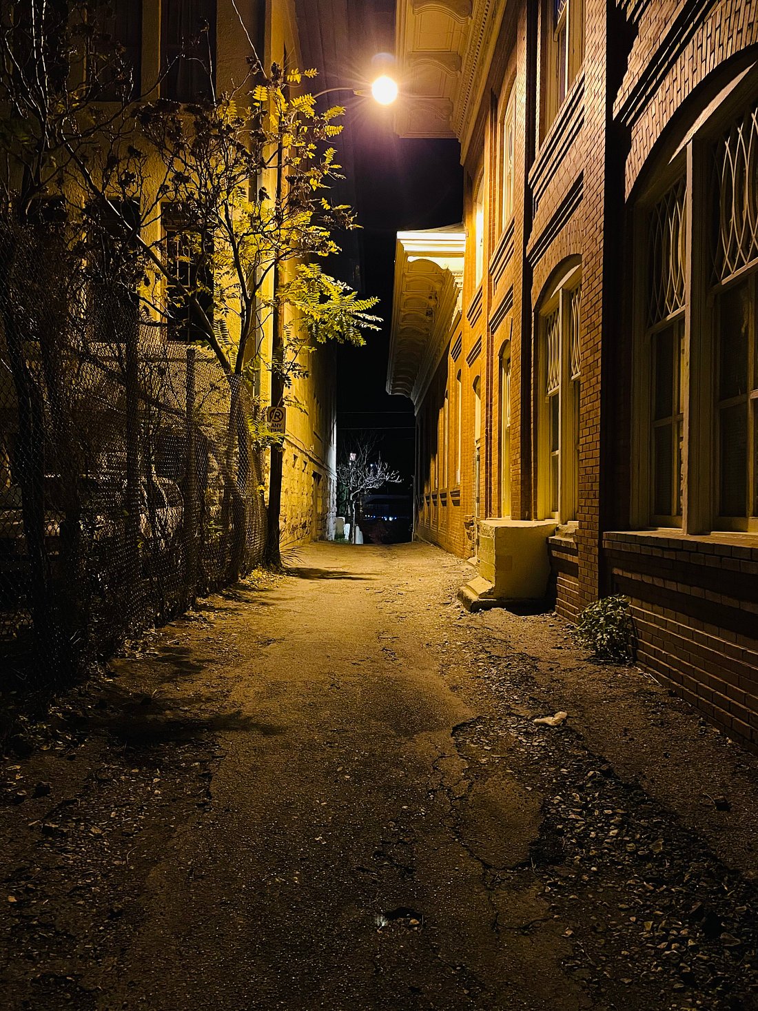 Haunted Pub Crawl In Arizona With Old Bisbee Ghost Tour