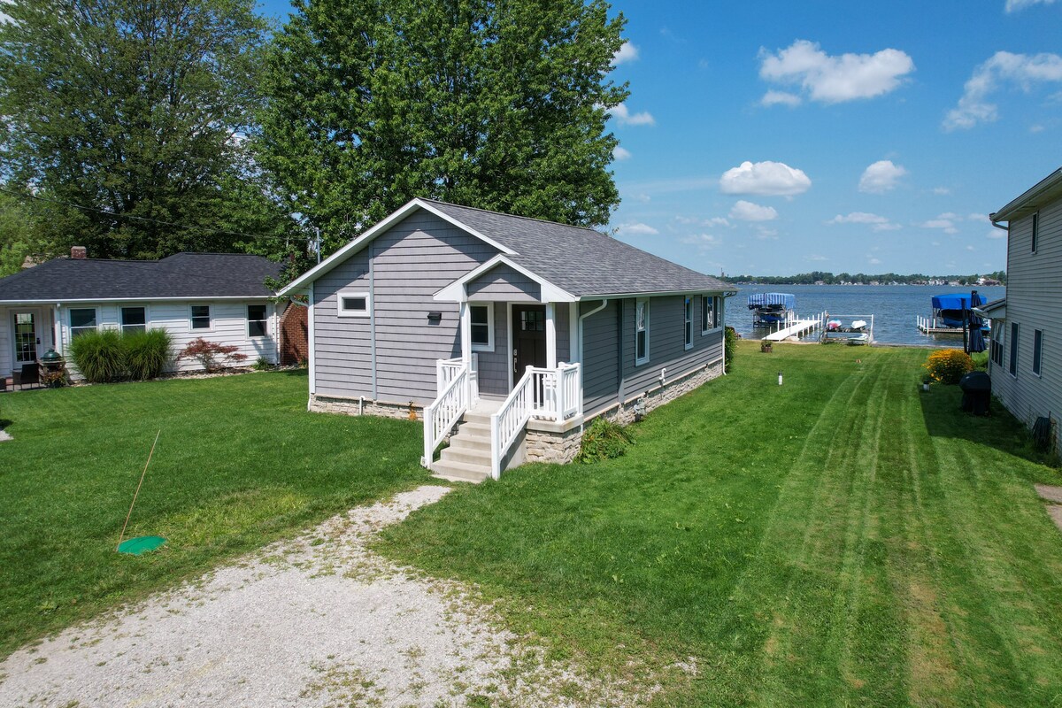 This Lakeside Cottage In Indiana Is Just Waiting To Be Discovered