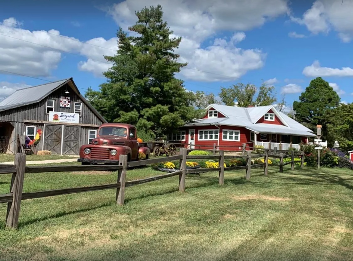 Stay Overnight At A Petting Zoo In Loose Creek, Missouri