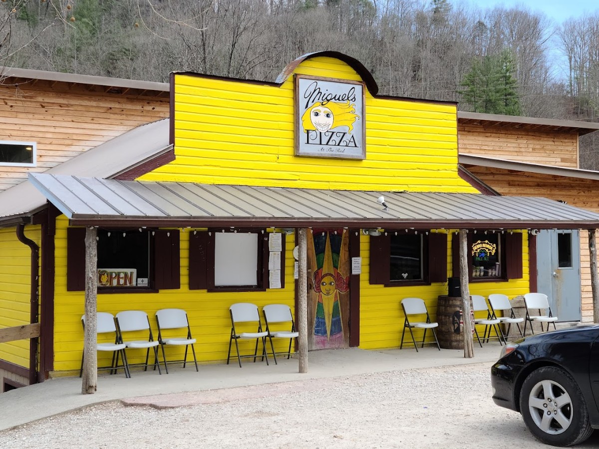 This Restaurant In Slade, Kentucky, Is A Longstanding Favorite