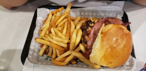 This Famous Iowa Diner Attracts Celebrities To Bettendorf